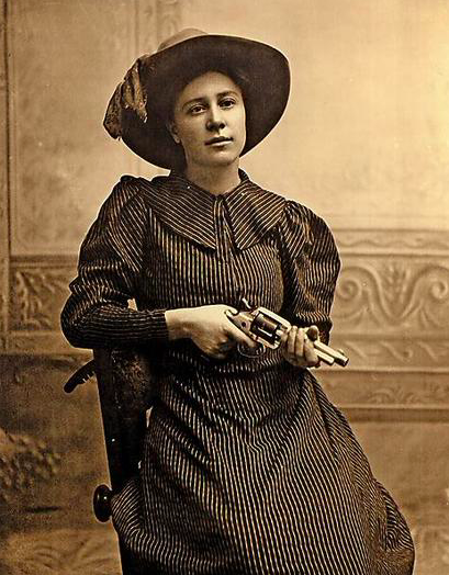 Damsels With Derringers: Women of the Old West Who Shot, Fought and ...